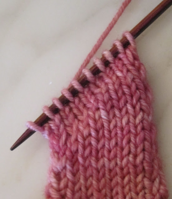 LiaKnits: SHORT ROWS: YARN OVERS