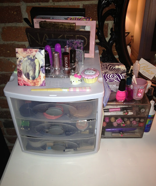 Lindsey Frenzy: My Vanity, Makeup collection & Storage
