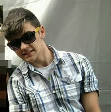 Hazme de todo, menos falta.: Sergio Bello Pastor (Crítika) Ídolo.