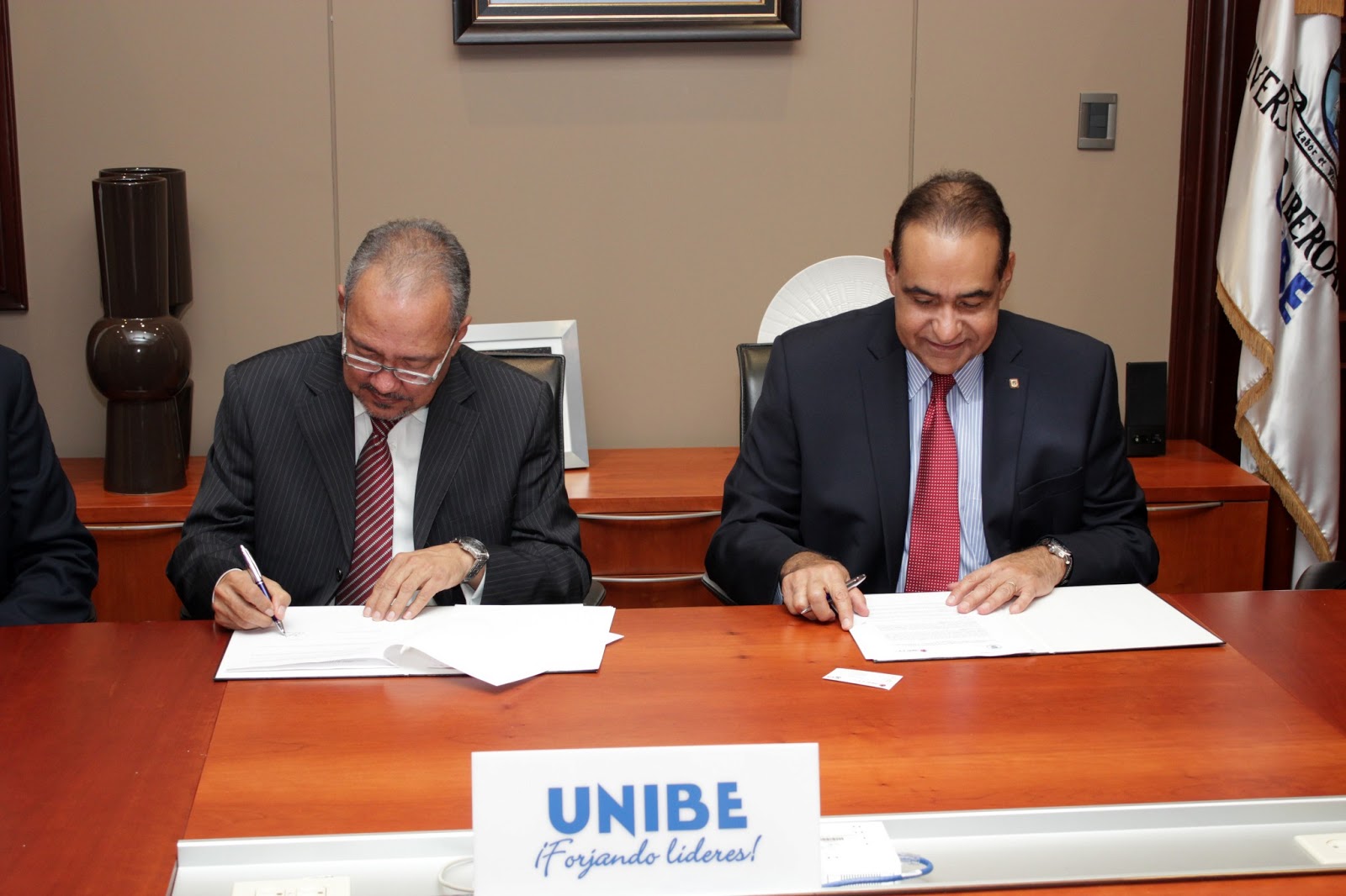 UNIBE Y LABORATORIOS UNION FIRMAN ALIANZA PARA IMPULSAR LA ...