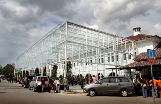 Stasiun Pasar Senen - THE COLOUR OF INDONESIA