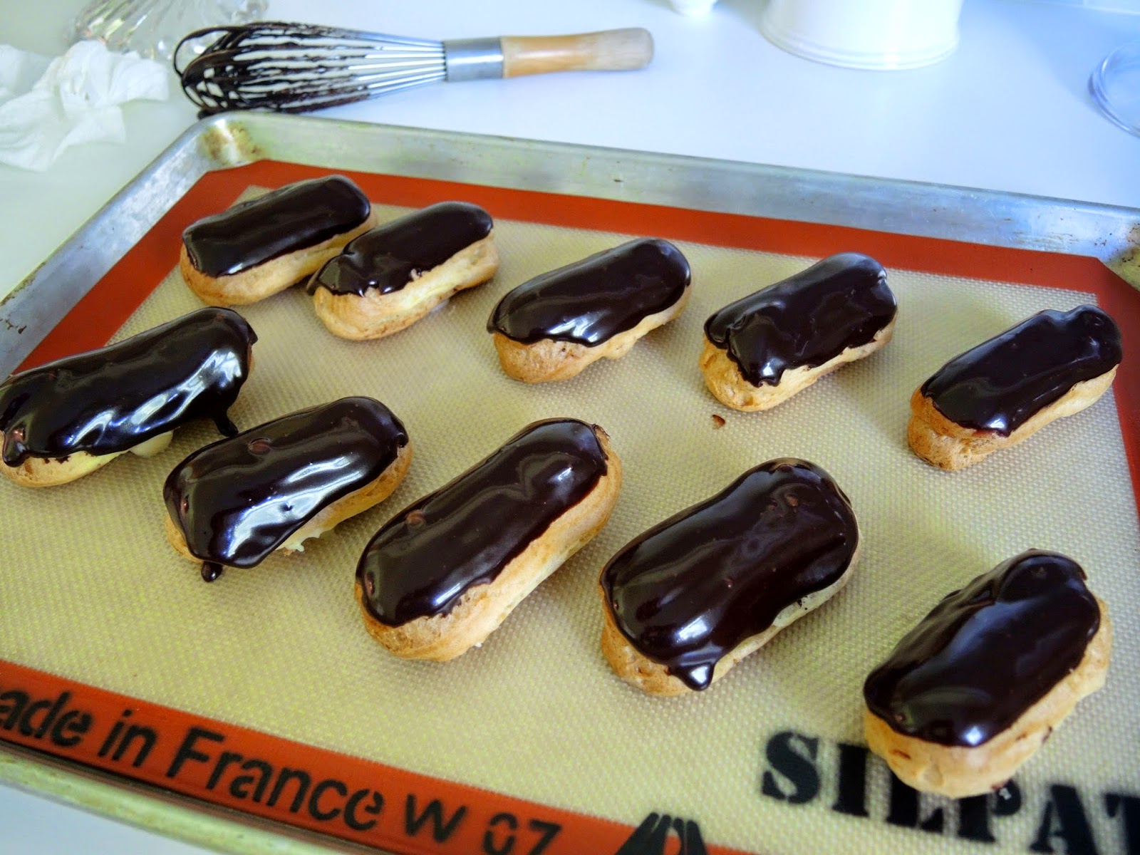 Kitchen and Cake: Vanilla Eclairs with Chocolate Glaze