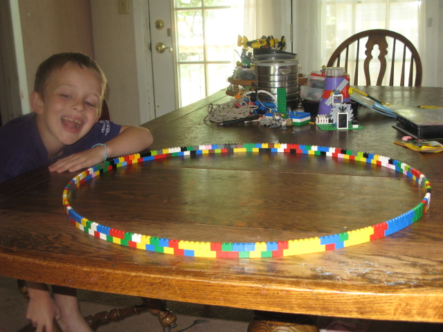 The Kerrie Show: Legos in the Shape of a Circle: Can It Be Done?!