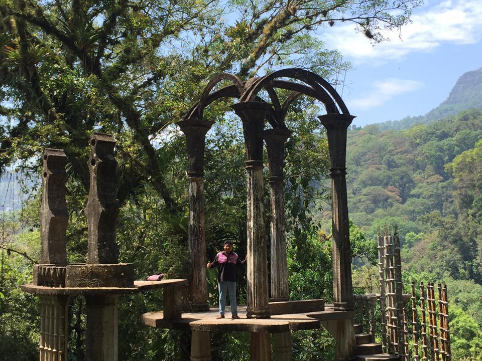 El Castillo del Jardín Escultórico Surrealista de Edward James en ...