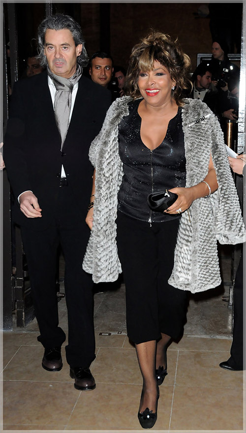 Labels: TINA TURNER MARRIED , TINA TURNER MARRIES BOYFRIEND