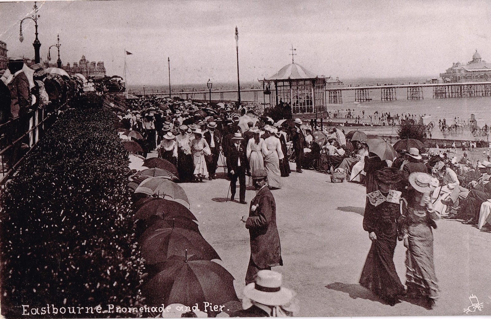 Lost in the past: The #Edwardian Seaside #postcards