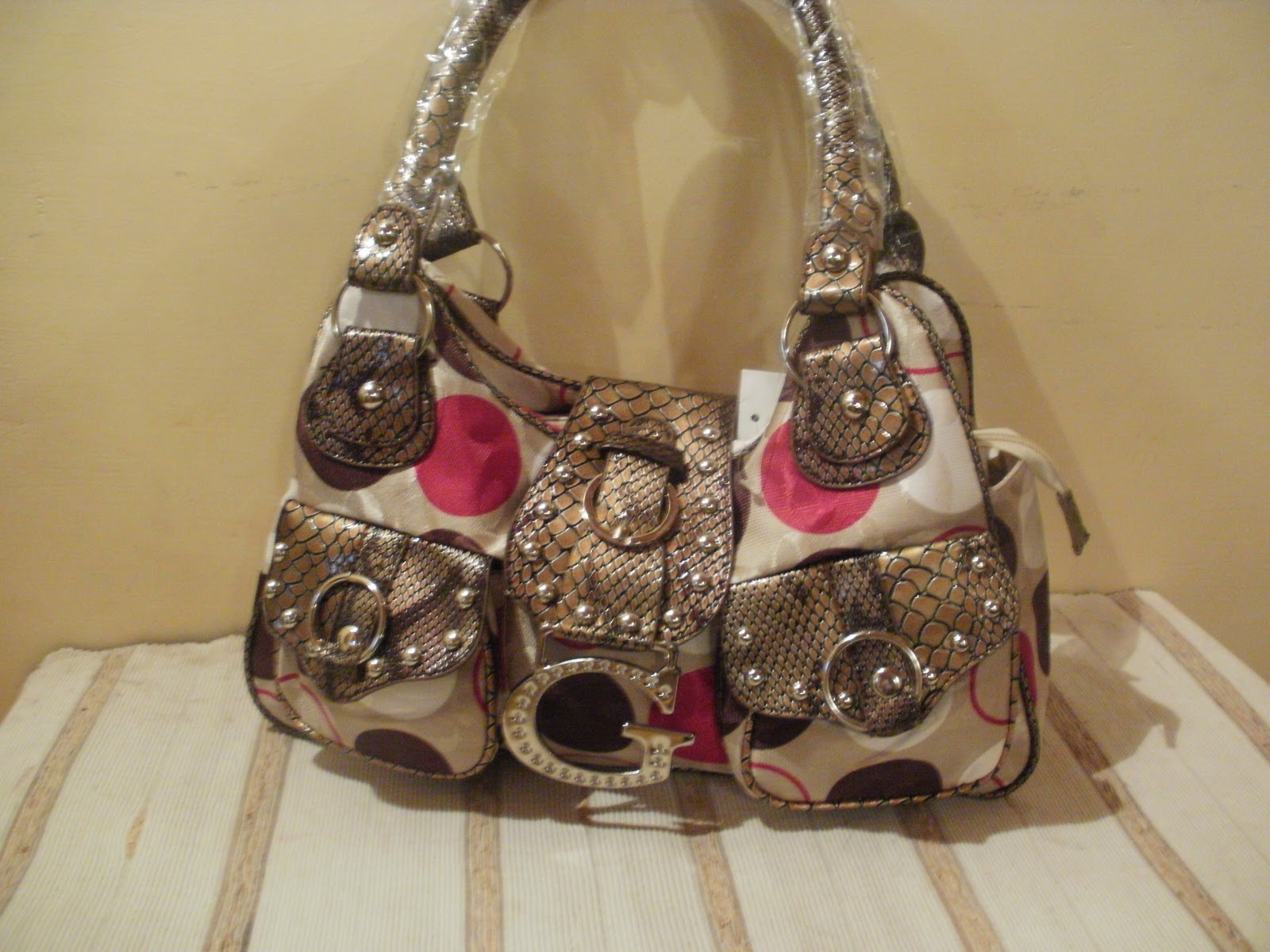 MEKEKOS: CARTERAS GUESS