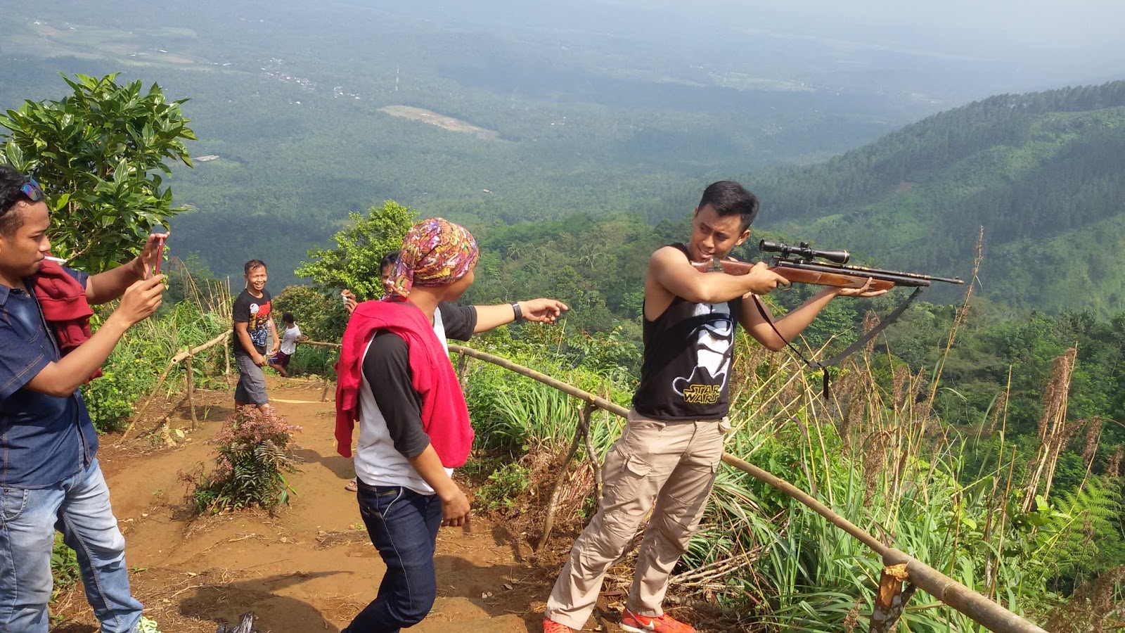 Bukti Sindaren / Jembatan Selfie Purbalingga: Jembatan Selfie - Bukit ...