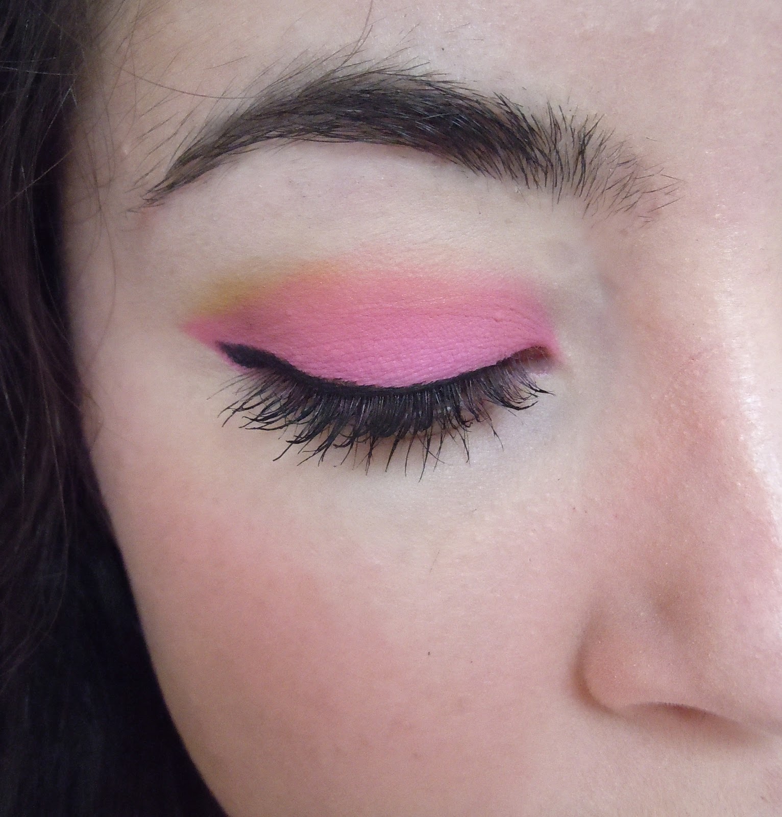 feather: Bright Pink Eyeshadow Look