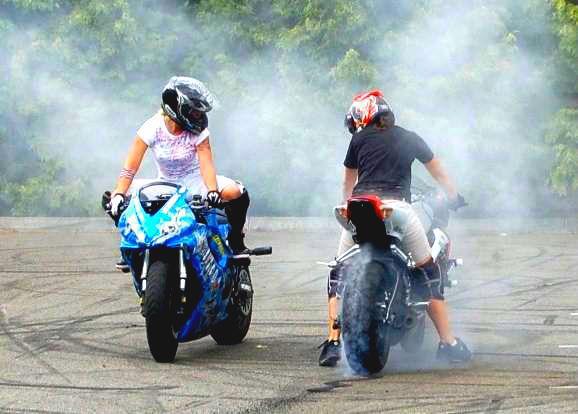 Female rider motorcycles stunt | honda motorcycles trend mode motorbike