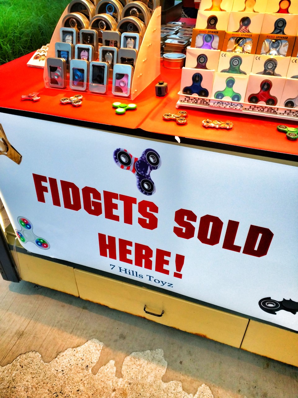 Robert Dyer @ Bethesda Row: Fidget spinners land at Bethesda Row (Photos)