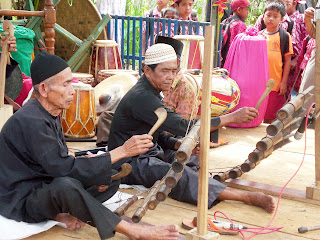 ~.M.E.M.a.C.h.I.n.E.GuildLS~: Calung Tarawangsa, Kesenian Khas ...