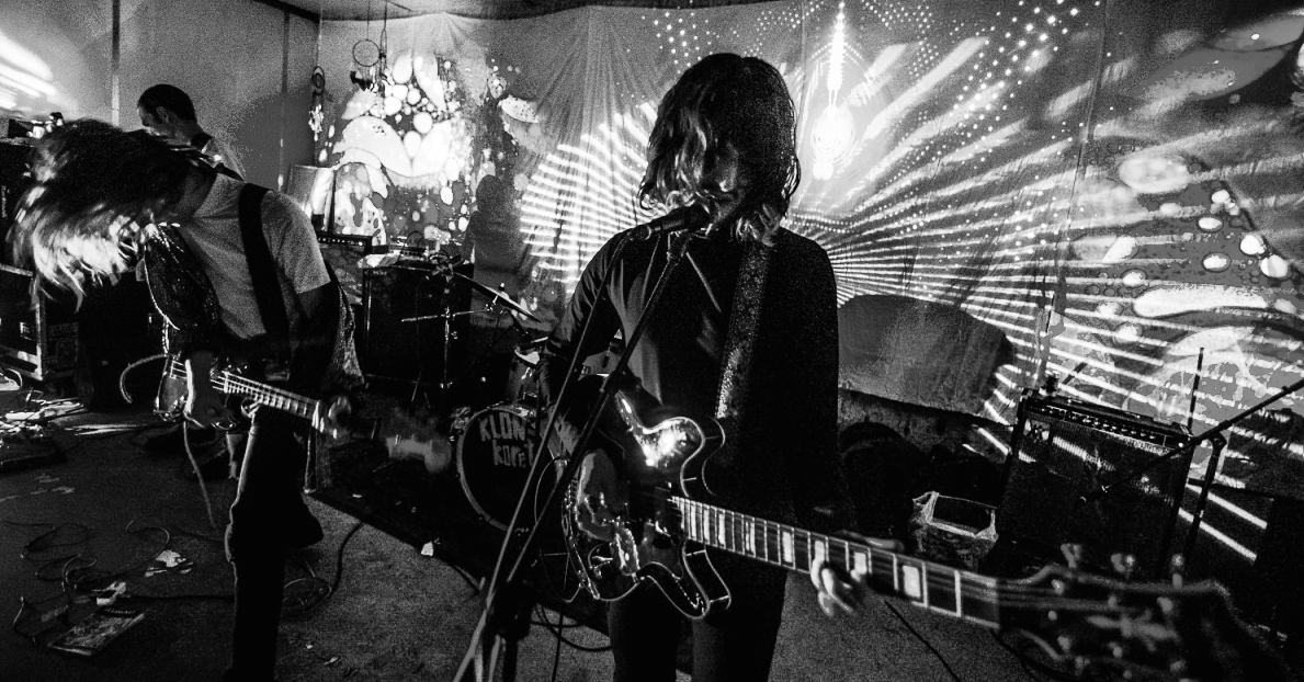 The Blog That Celebrates Itself: Reflections with Dead VIbrations - An ...