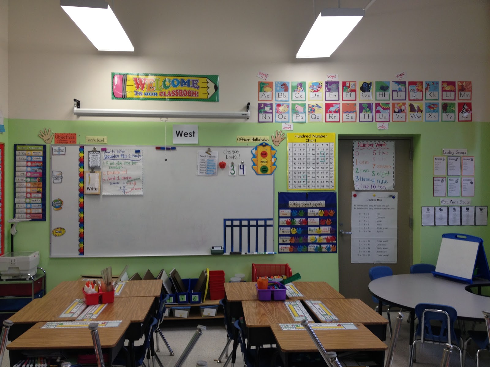 PrimaryTeachingLove: My Blog Gets a Makeover and a Classroom Tour