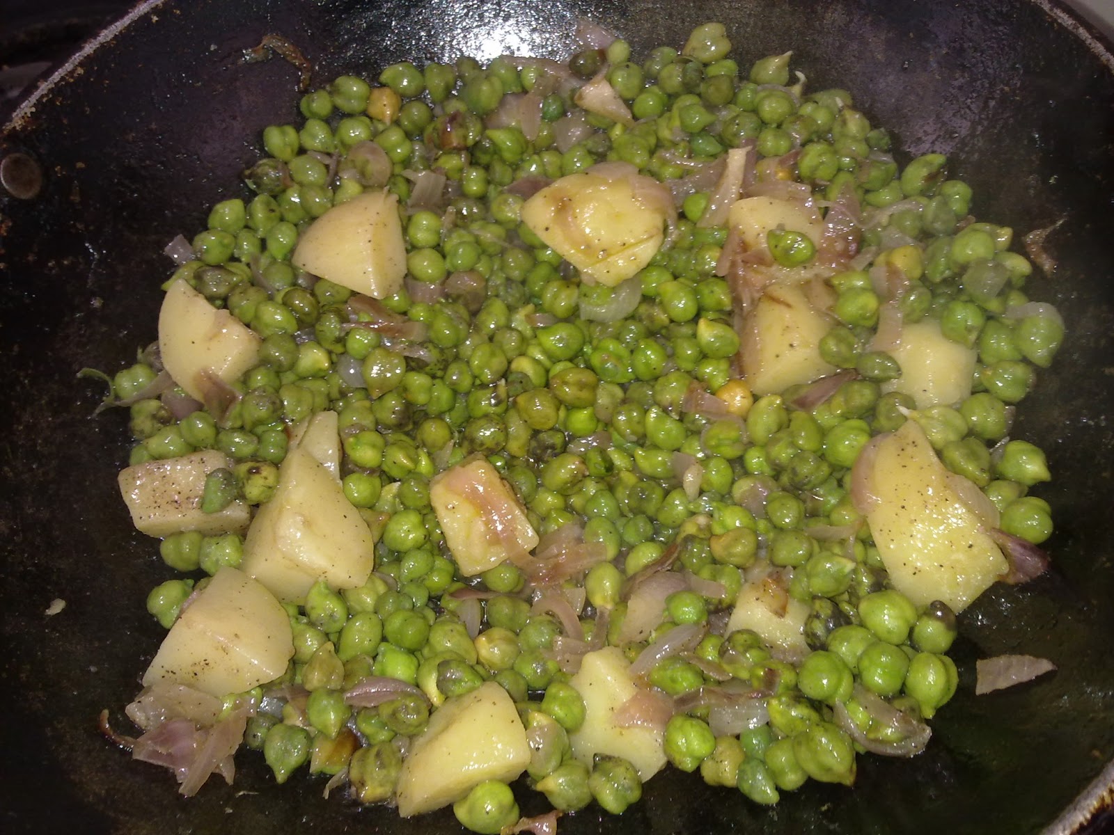 tasteofbihar: Aloo hara chana sabji (Potato and green grams vegetable ...