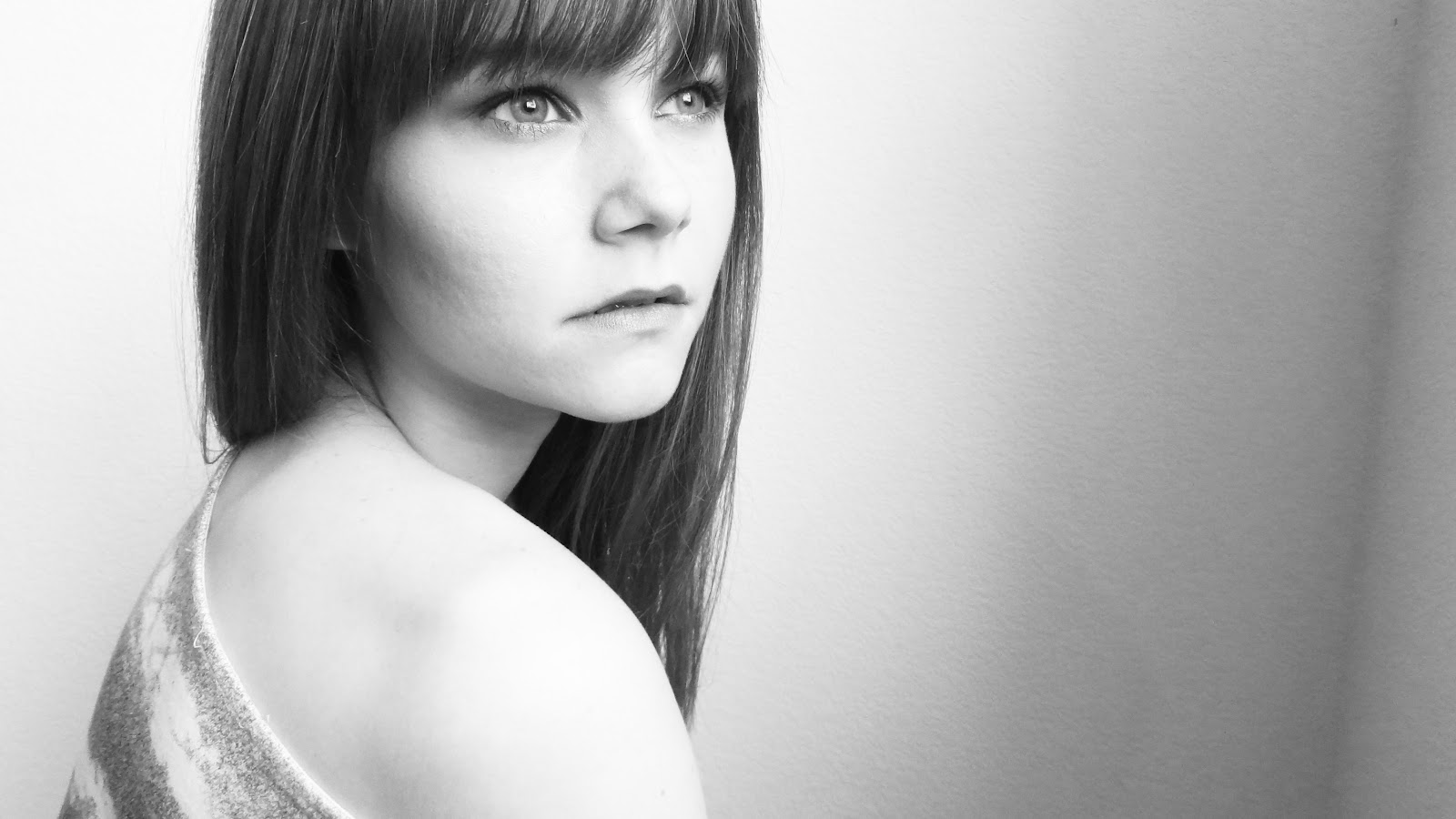 SARAH HAWKINSON: photoshoot