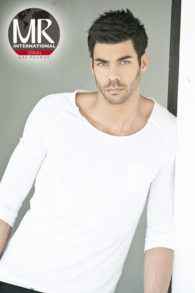 Man Central: Edmundo Perdomo: In Casual Wear