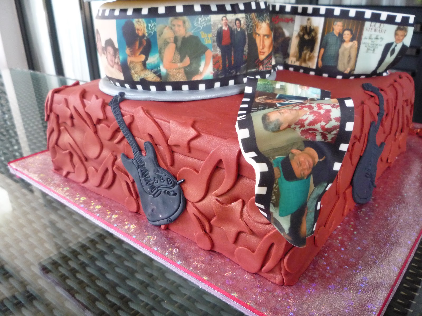 Pink Ellies Novelty Cakes: December 2012