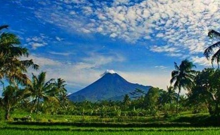 LANGIT 9: 5 Gunung Paling Angker Di Indonesia