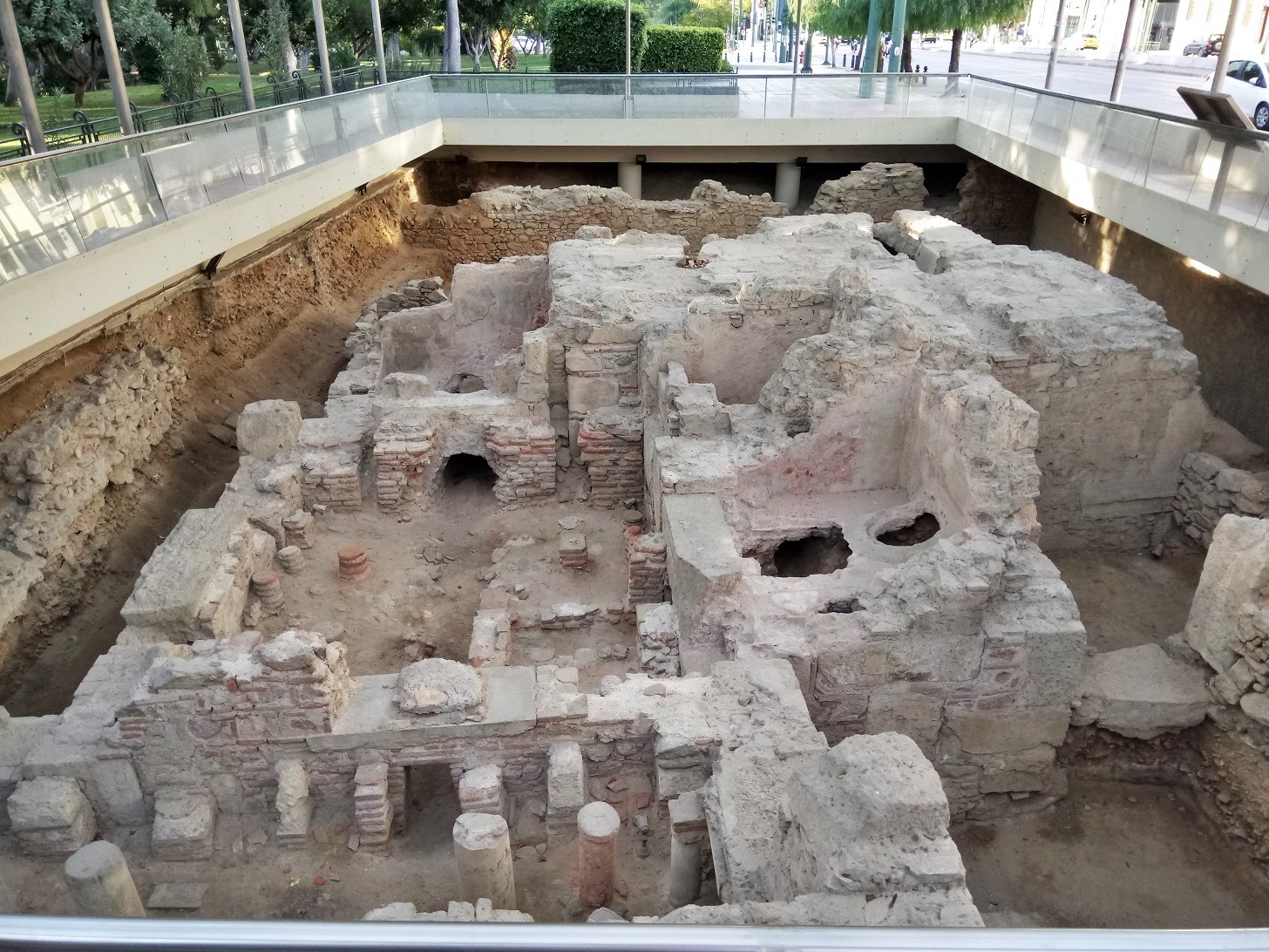 Γιώργος Πρίμπας (Στιγμές): [Αρχαιολογικός χώρος ρωμαϊκού λουτρού – Λ ...