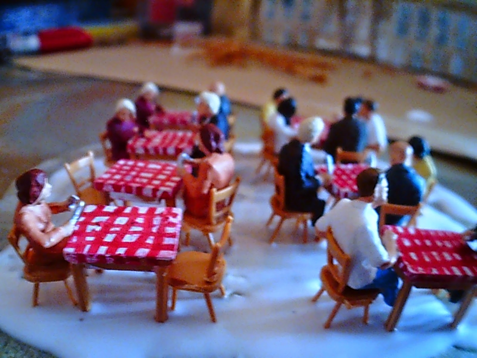 French Model Railway: Installing Preiser HO scale cafe tables and ...