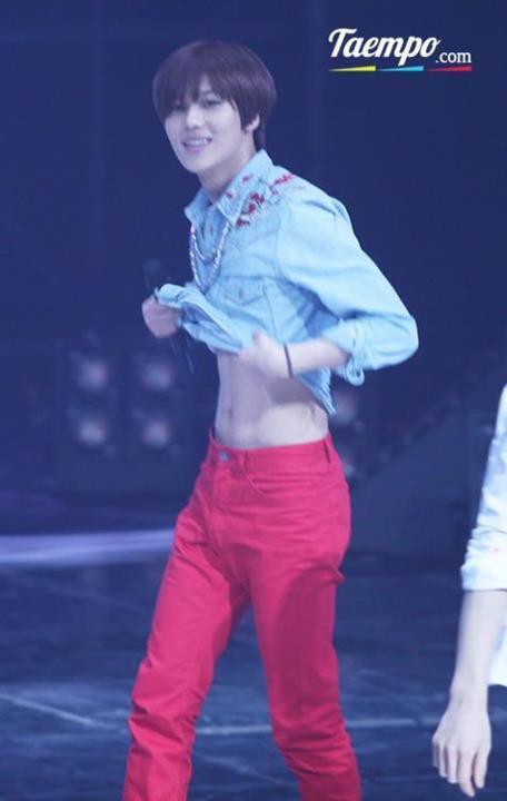 The Shining Story: SHINee Topless (SHINee Abs) Photos! *update with abs Onew!