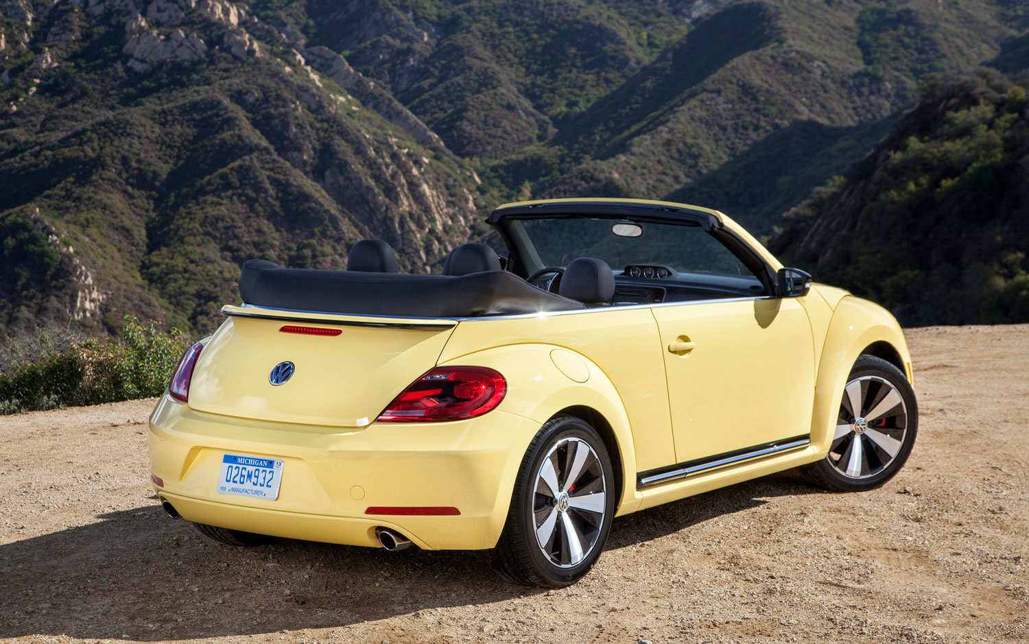 Cars Model 2013 2014: 2013 Volkswagen Beetle Convertible Opens Up to L ...
