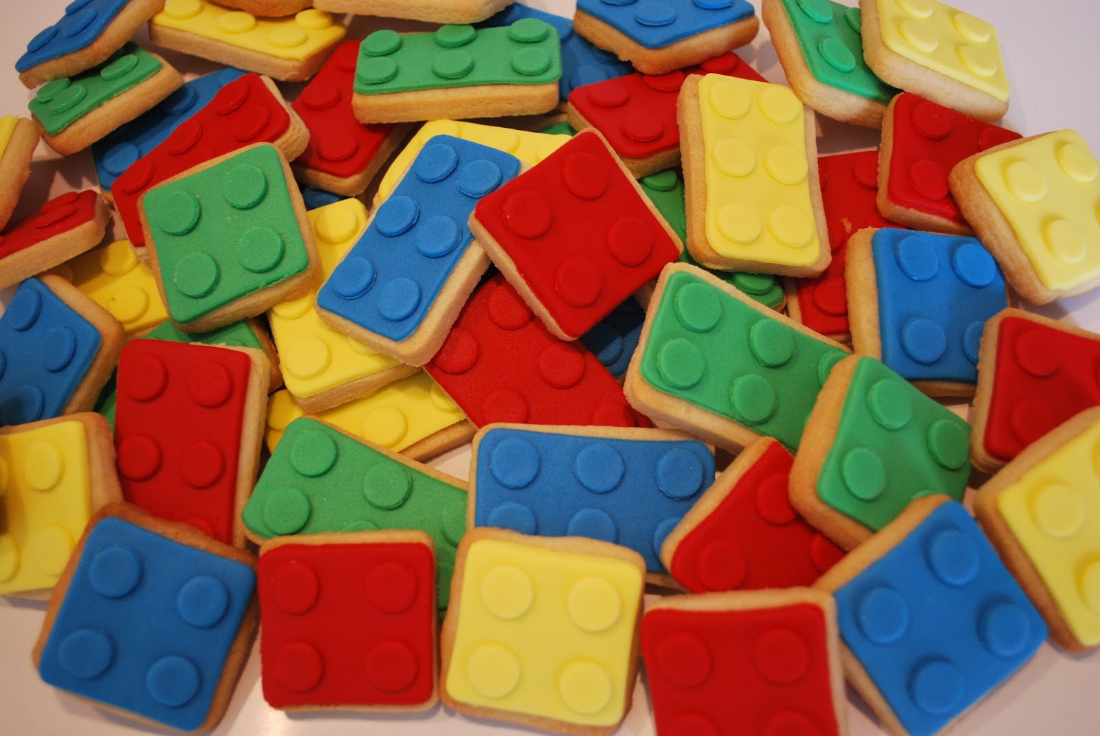 baby sugar: Galletas Piezas Lego