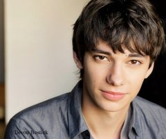 Einmal um Die Welt: the reasons why I love Devon Bostick