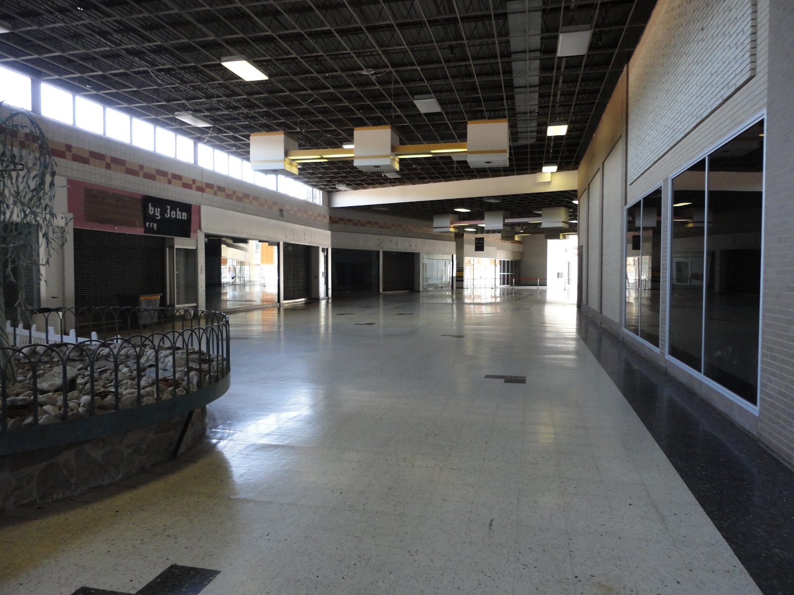 SWPA Rural Exploration: The Not-So-Abandoned Washington Mall ...
