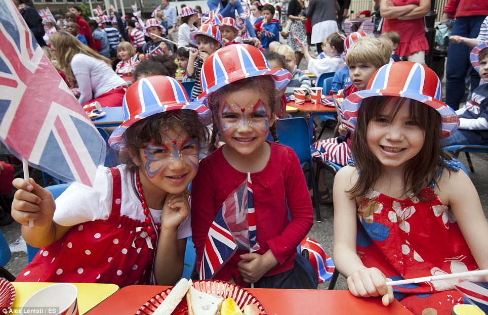 Jubilation: Britain goes Diamond Jubilee crazy as four-day party to ...
