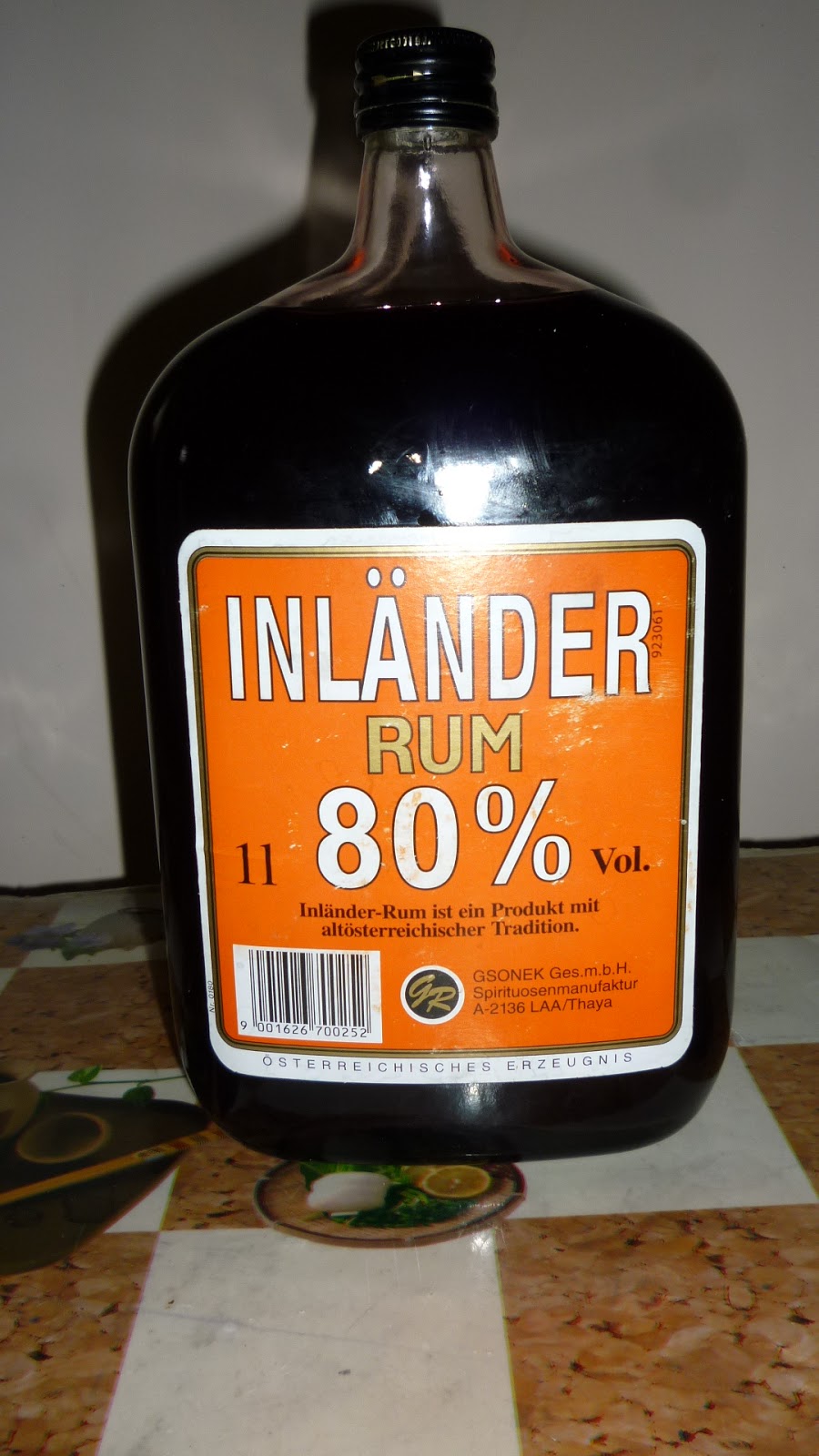 W kuchni, w piwnicy,w ogrodzie: Na wokandzie czarny bez