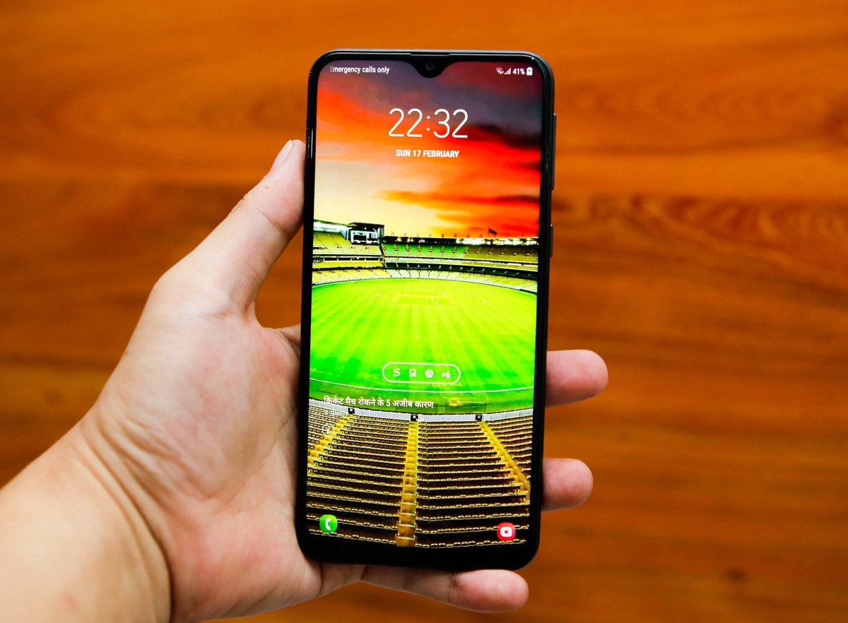 Trên tay Samsung Galaxy M20 pin 500mAh giá chưa đến 5 triệu