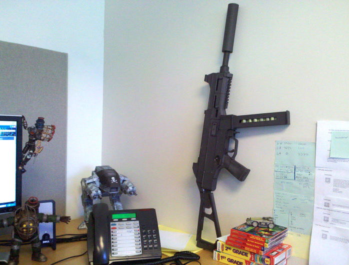 HK UMP45 Submachinegun Paper Craft Model - PAPEROX FREE PAPERCRAFT