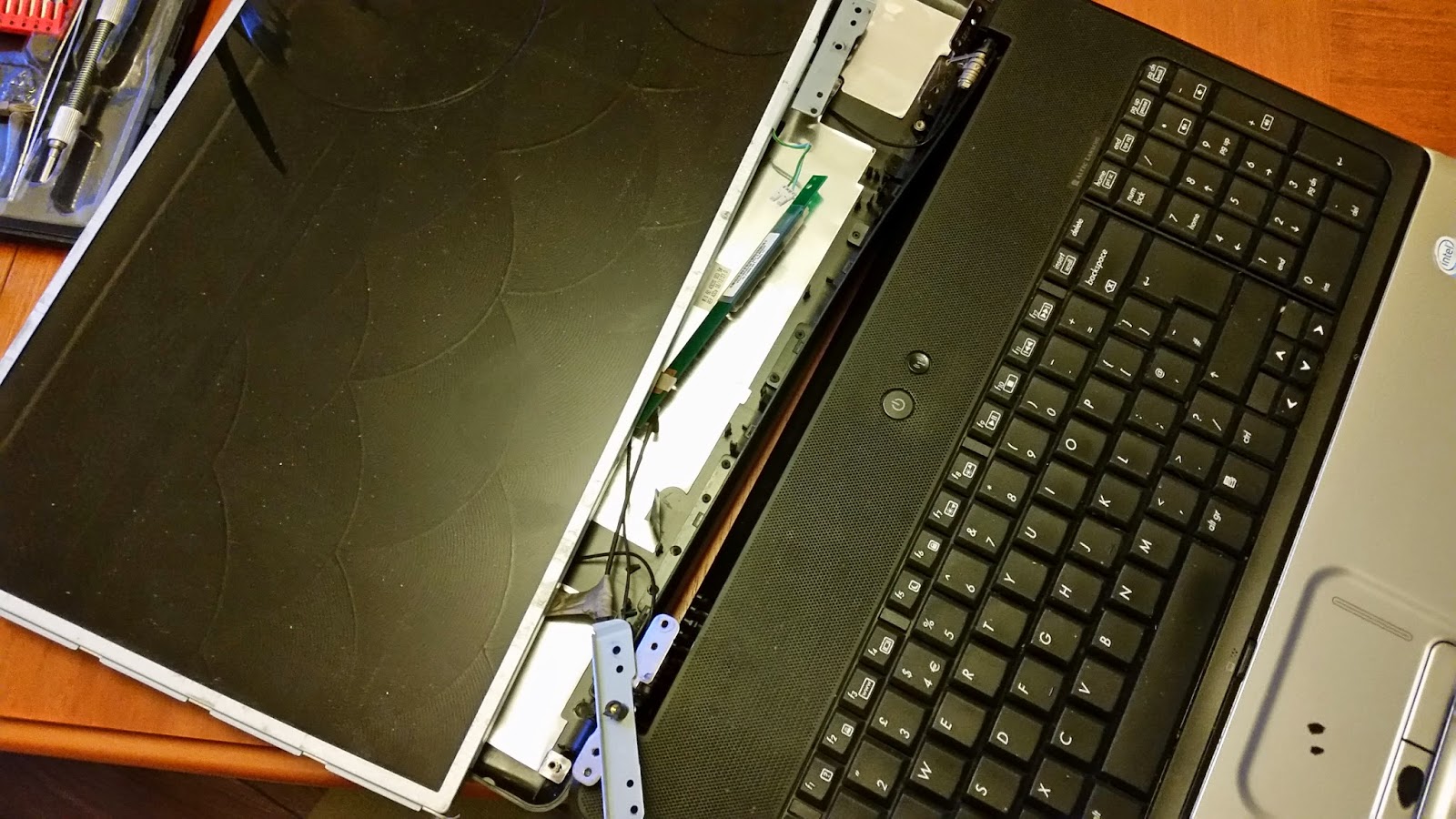 The Crapworks: Plywood Monitor Project aka Upcycling an old laptop ...