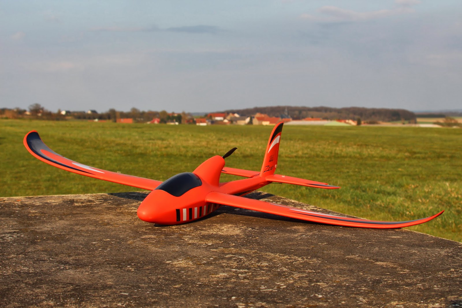 AéroModélisme JJmStore: Motoplaneur T2M Zest fournie avec toute l ...