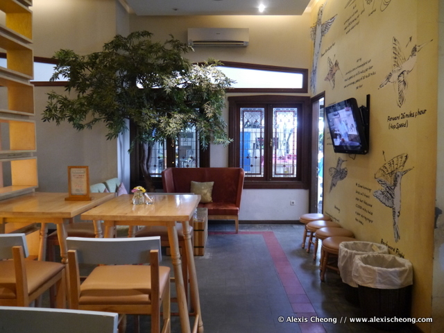 Food Review: Hummingbird Eatery at 14 Jln Progo, Bandung Indonesia ...