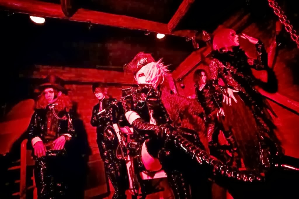 Lycaon : 2-Month Consecutive New Maxi Singles Release