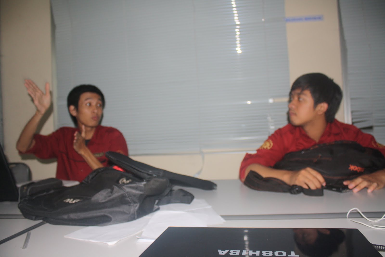 Escritura: Ruang Meeting