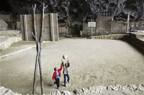 EXTRAORDINARY SCHOOLS: A cave school??