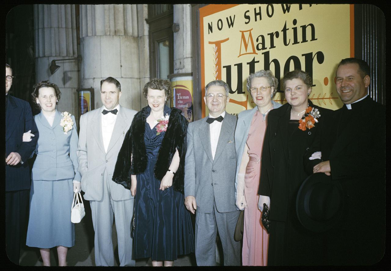 45 Color Photos Document the Martin Luther Film Premiere in 1953 ...