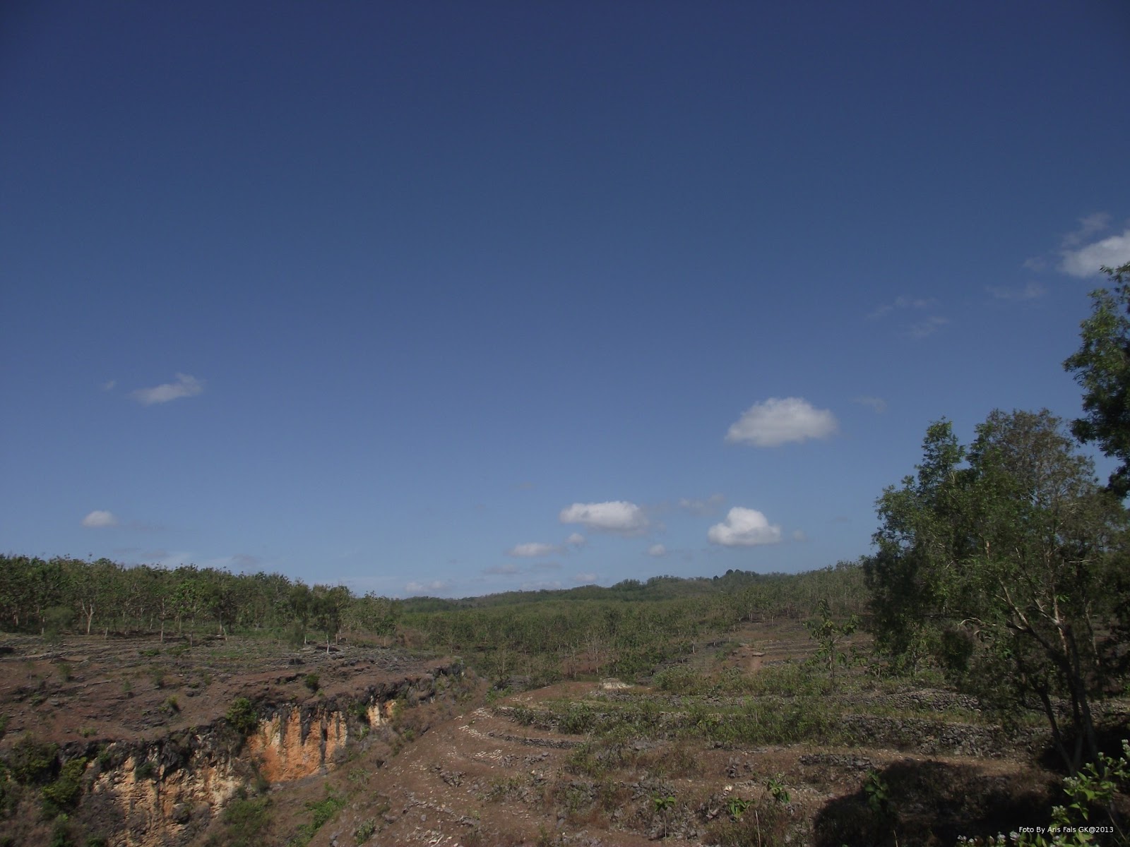 HOTEL AND BEACH TOUR GUNUNGKIDUL: GOA KARS NGINGRONG