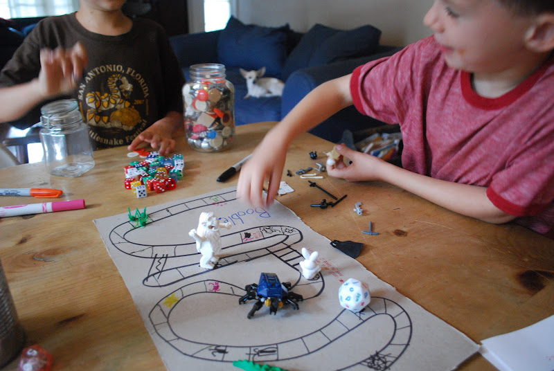 mamascout: make your own board game