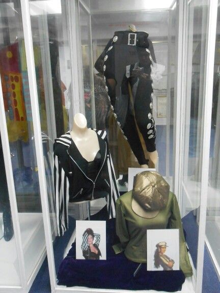 Selena | 25 anos do álbum ''Entre a Mi Mundo'''