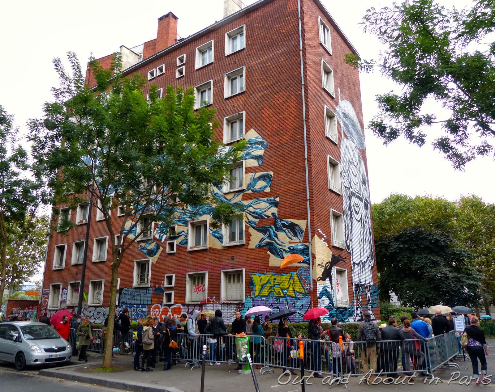 How long would you wait in line? "Tour Paris 13", the largest street ...