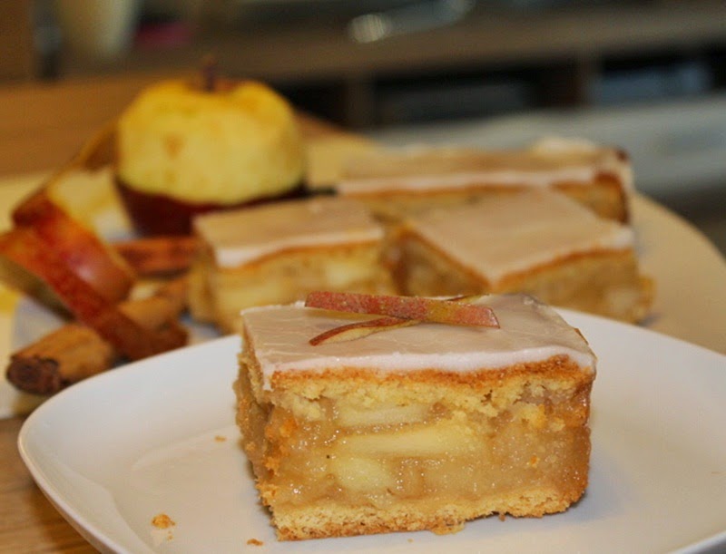 Ewa gotuje w Szwajcarii: JABLECZNIK Z LUKREM