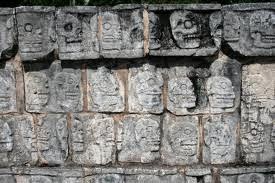 CHICHEN ITZA.: TZOMPANTLI.
