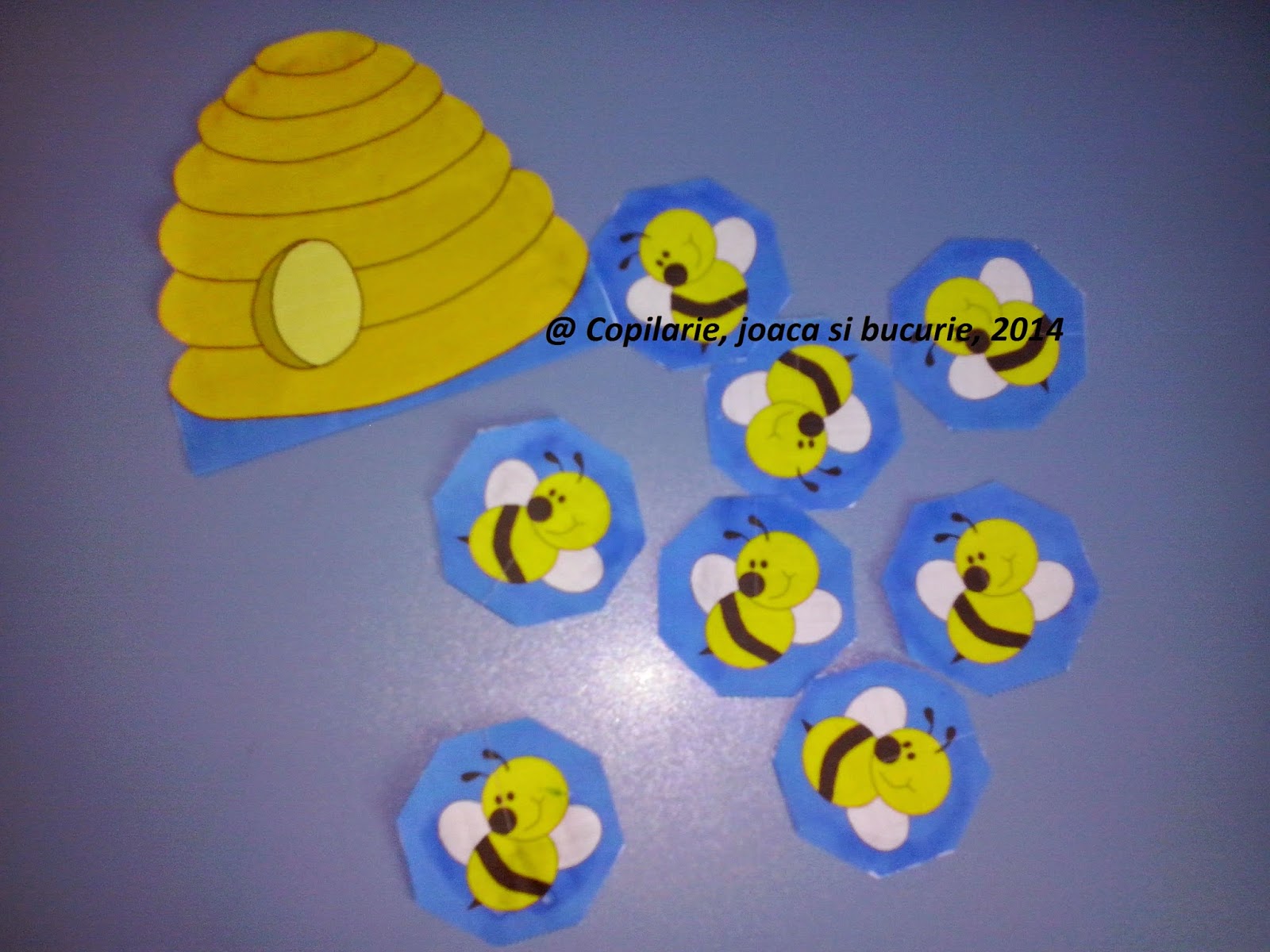 COPILĂRIE, JOACĂ ŞI BUCURIE: Carusel cu albinute 3D