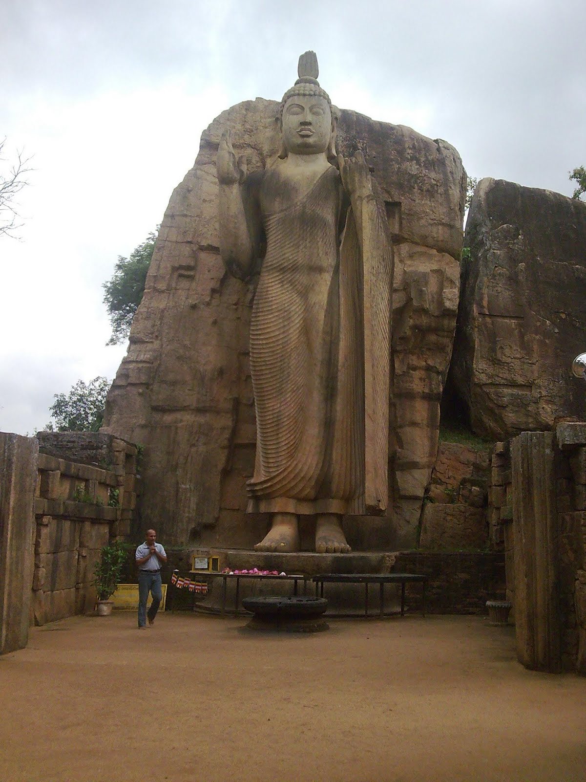 Beautiful & Important Places in Sri Lanka: Awkana Buddha Statue