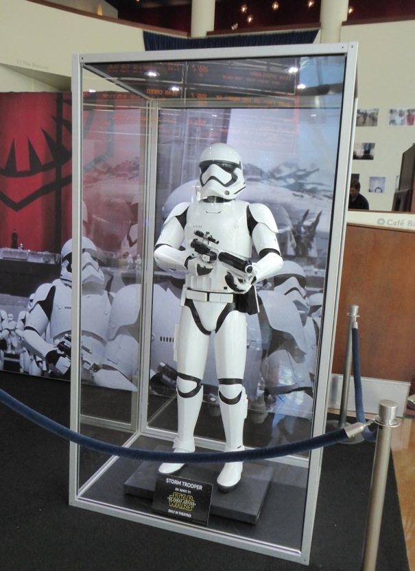 Hollywood Movie Costumes and Props: Star Wars: The Force Awakens ...